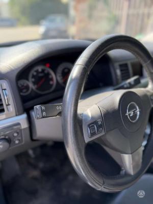 Grey Opel Vectra 2009 in Kaunas, with an engine capacity of 1.91 L and mileage of 334 thousand km for 1100 €, photo 19 on AUTOMOTO.COM.LV