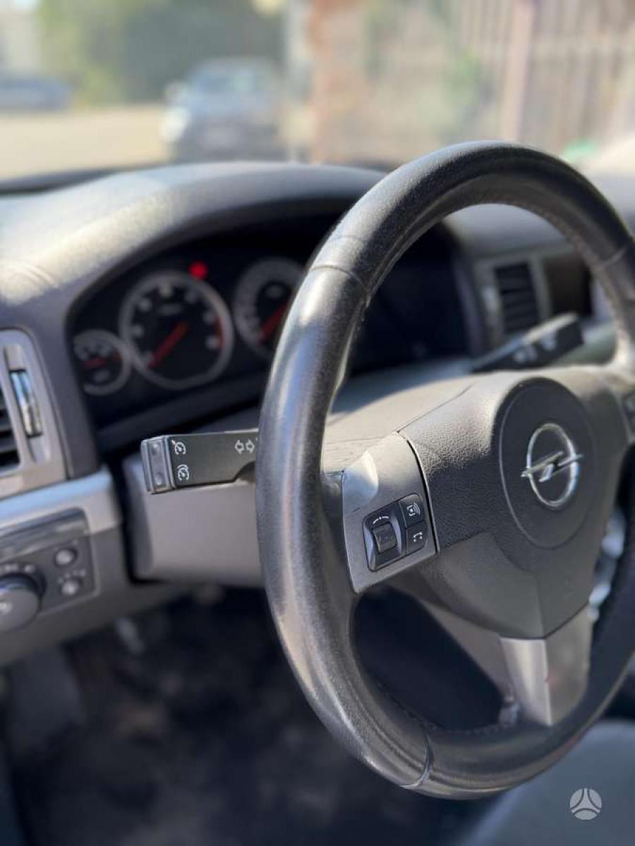 Grey Opel Vectra 2009 in Kaunas, with an engine capacity of 1.91 L and mileage of 334 thousand km for 1100 €, photo 19 on AUTOMOTO.COM.LV