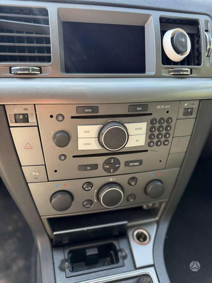 Grey Opel Vectra 2009 in Kaunas, with an engine capacity of 1.91 L and mileage of 334 thousand km for 1100 €, photo 22 on AUTOMOTO.COM.LV