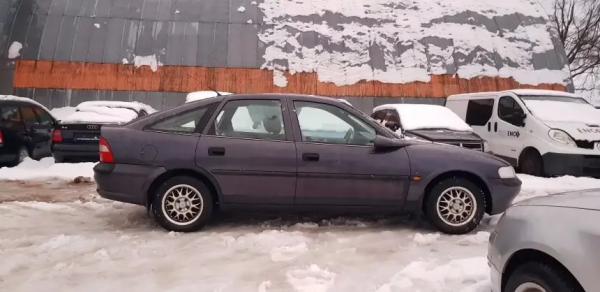 Opel Vectra 1998 in Valmiera, with an engine capacity of 1.60 L and mileage of 277 thousand km for 500 €, photo 2 on AUTOMOTO.COM.LV