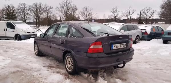 Opel Vectra 1998 in Valmiera, with an engine capacity of 1.60 L and mileage of 277 thousand km for 500 €, photo 5 on AUTOMOTO.COM.LV