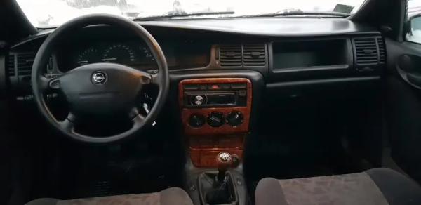 Opel Vectra 1998 in Valmiera, with an engine capacity of 1.60 L and mileage of 277 thousand km for 500 €, photo 9 on AUTOMOTO.COM.LV