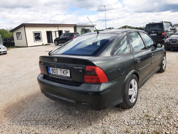 Opel Vectra 2001 in Tartu, with an engine capacity of 1.80 L and mileage of 188 thousand km for 1790 €, photo 4 on AUTOMOTO.COM.LV