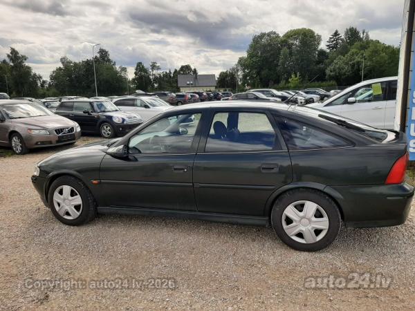 Opel Vectra 2001 in Tartu, with an engine capacity of 1.80 L and mileage of 188 thousand km for 1790 €, photo 8 on AUTOMOTO.COM.LV