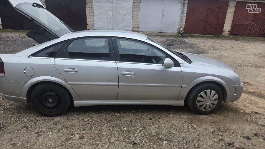 Opel Vectra 2003 in Prienai, with an engine capacity of 2.20 L and mileage of 222 thousand km for 400 €, photo 4 on AUTOMOTO.COM.LV