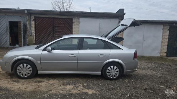 Opel Vectra 2003 in Prienai, with an engine capacity of 2.20 L and mileage of 222 thousand km for 400 €, photo 4 on AUTOMOTO.COM.LV