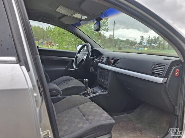 Opel Vectra 2003 in Joniskis, with an engine capacity of 2.20 L and mileage of 275 thousand km for 850 €, photo 4 on AUTOMOTO.COM.LV