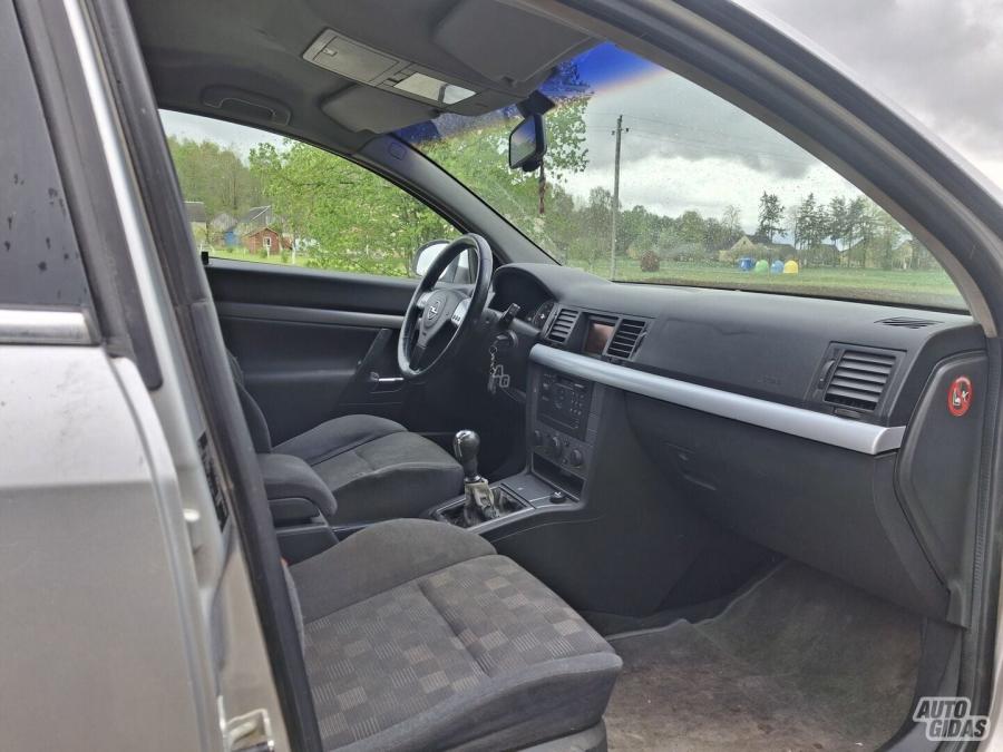 Opel Vectra 2003 in Joniskis, with an engine capacity of 2.20 L and mileage of 275 thousand km for 850 €, photo 5 on AUTOMOTO.COM.LV