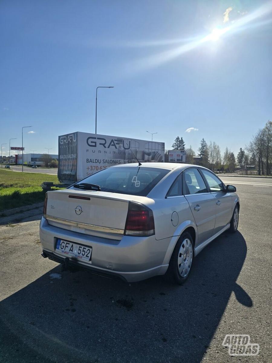 Opel Vectra 2003 in Siauliai, with an engine capacity of 2.20 L and mileage of 300 thousand km for 860 €, photo 3 on AUTOMOTO.COM.LV