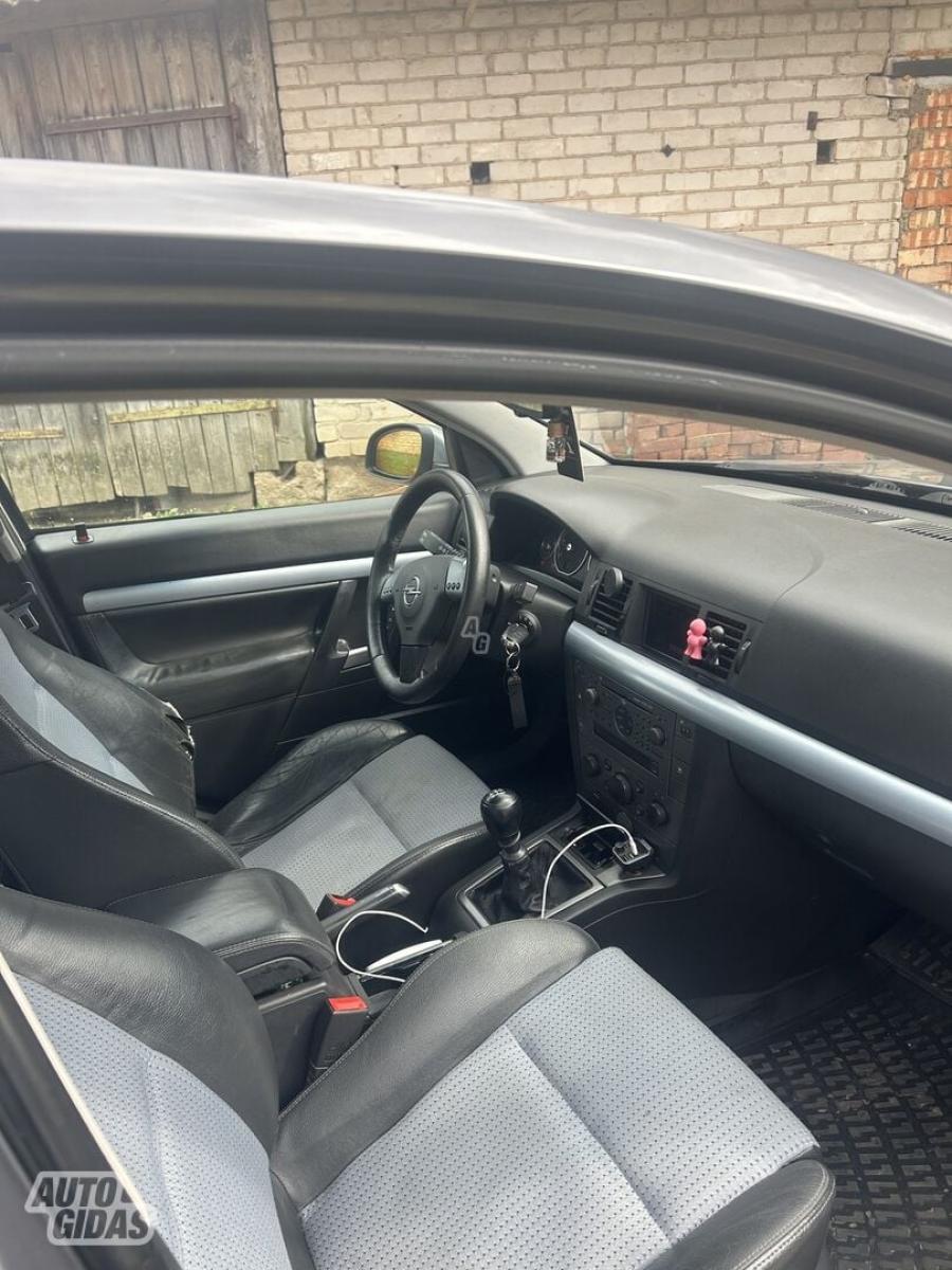 Opel Vectra 2003 in Radviliskis, with an engine capacity of 2.20 L and mileage of 404 thousand km for 1500 €, photo 11 on AUTOMOTO.COM.LV