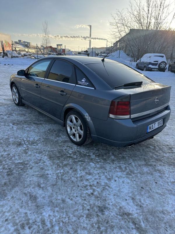 Opel Vectra 2004 in Siauliai, with an engine capacity of 2.20 L and mileage of 322 thousand km for 375 €, photo 3 on AUTOMOTO.COM.LV