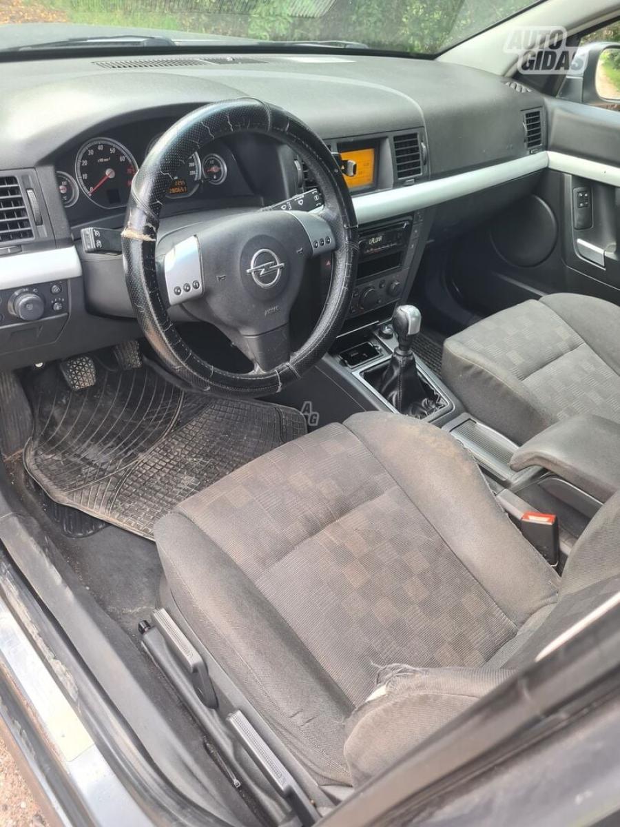 Opel Vectra 2004 in Klaipeda, with an engine capacity of 2.20 L and mileage of 353 thousand km for 850 €, photo 7 on AUTOMOTO.COM.LV