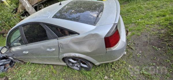 Opel Vectra 2005 in Jelgava, with an engine capacity of 3.00 L and mileage of 372 thousand km for 1000 €, photo 2 on AUTOMOTO.COM.LV