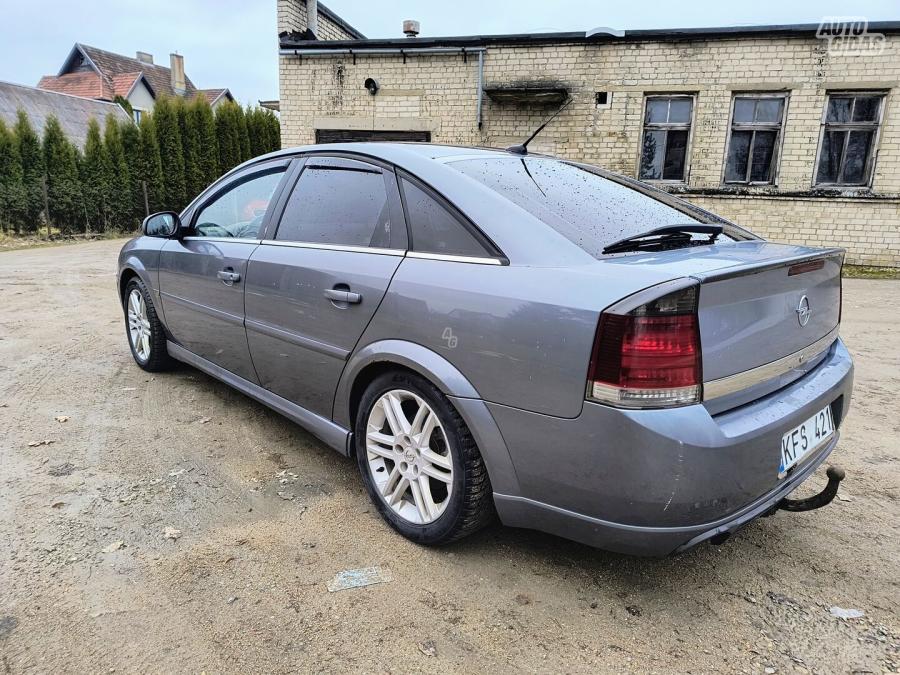 Opel Vectra 2005 in Mazeikiai, with an engine capacity of 2.20 L and mileage of 375 thousand km for 1150 €, photo 7 on AUTOMOTO.COM.LV