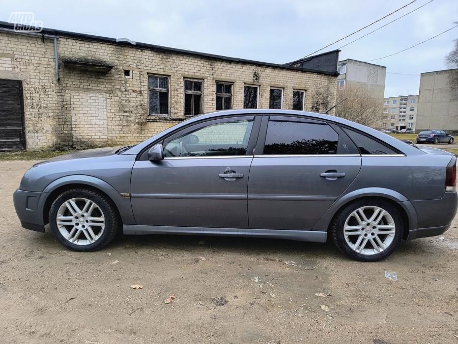 Opel Vectra 2005 in Mazeikiai, with an engine capacity of 2.20 L and mileage of 375 thousand km for 1150 €, photo 8 on AUTOMOTO.COM.LV