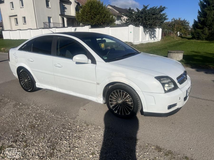 Opel Vectra 2005 in Siauliai, with an engine capacity of 2.20 L and mileage of 420 thousand km for 1050 €, photo 4 on AUTOMOTO.COM.LV