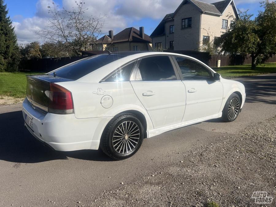 Opel Vectra 2005 in Siauliai, with an engine capacity of 2.20 L and mileage of 420 thousand km for 1050 €, photo 5 on AUTOMOTO.COM.LV