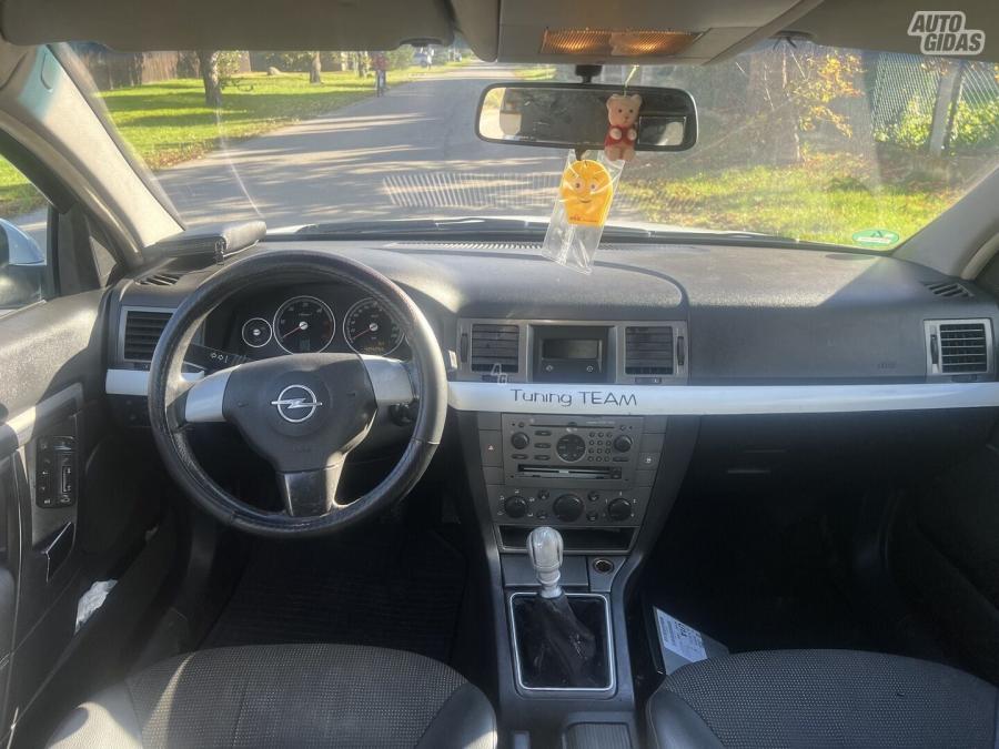 Opel Vectra 2005 in Siauliai, with an engine capacity of 2.20 L and mileage of 420 thousand km for 1050 €, photo 8 on AUTOMOTO.COM.LV