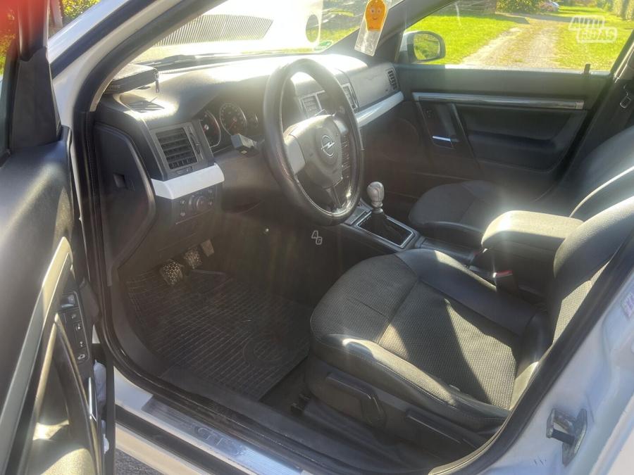 Opel Vectra 2005 in Siauliai, with an engine capacity of 2.20 L and mileage of 420 thousand km for 1050 €, photo 9 on AUTOMOTO.COM.LV