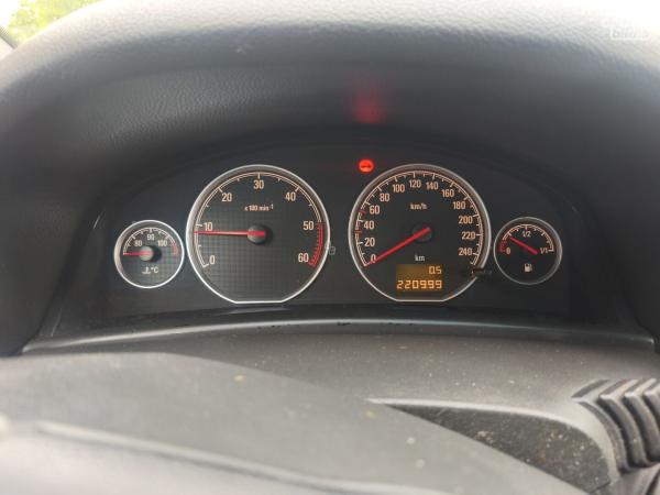 Opel Vectra 2007 in Ignalina, with an engine capacity of 1.90 L and mileage of 222 thousand km for 530 €, photo 10 on AUTOMOTO.COM.LV