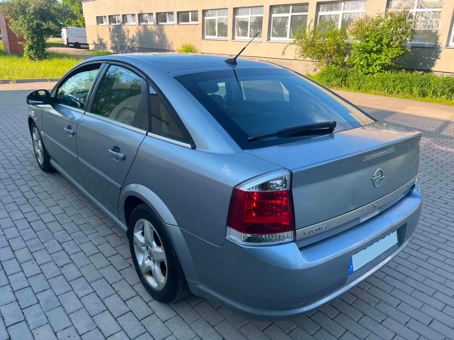 Opel Vectra 2007 in Kaunas, with an engine capacity of 1.90 L and mileage of 39 thousand km for 699 €, photo 5 on AUTOMOTO.COM.LV