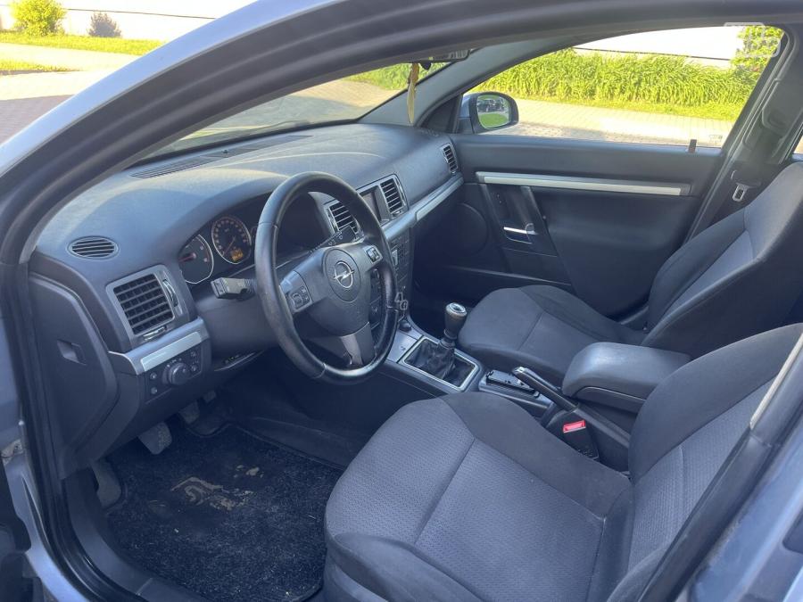 Opel Vectra 2007 in Kaunas, with an engine capacity of 1.90 L and mileage of 39 thousand km for 699 €, photo 7 on AUTOMOTO.COM.LV