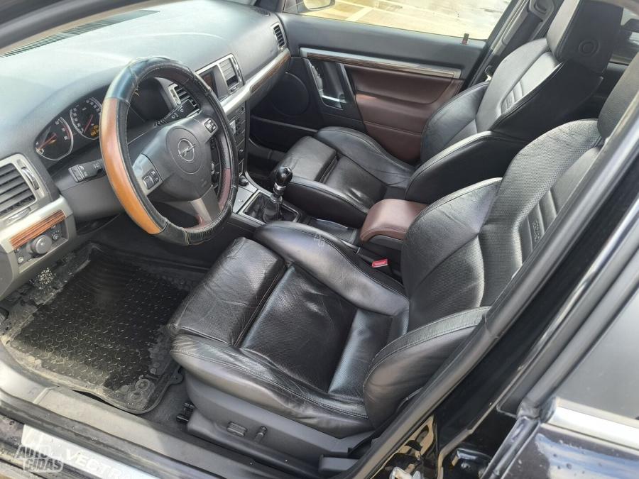 Opel Vectra 2008 Kauņa, ar dzinēja tilpumu 2.80 L un nobraukumu 300 tūkst. km par 1090 €, foto 7 vietnē AUTOMOTO.COM.LV