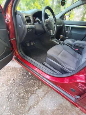 Sarkans Opel Vectra 2006 Panevēža, ar dzinēja tilpumu 1.91 L un nobraukumu 176 tūkst. km par 1000 €, foto 9 vietnē AUTOMOTO.COM.LV