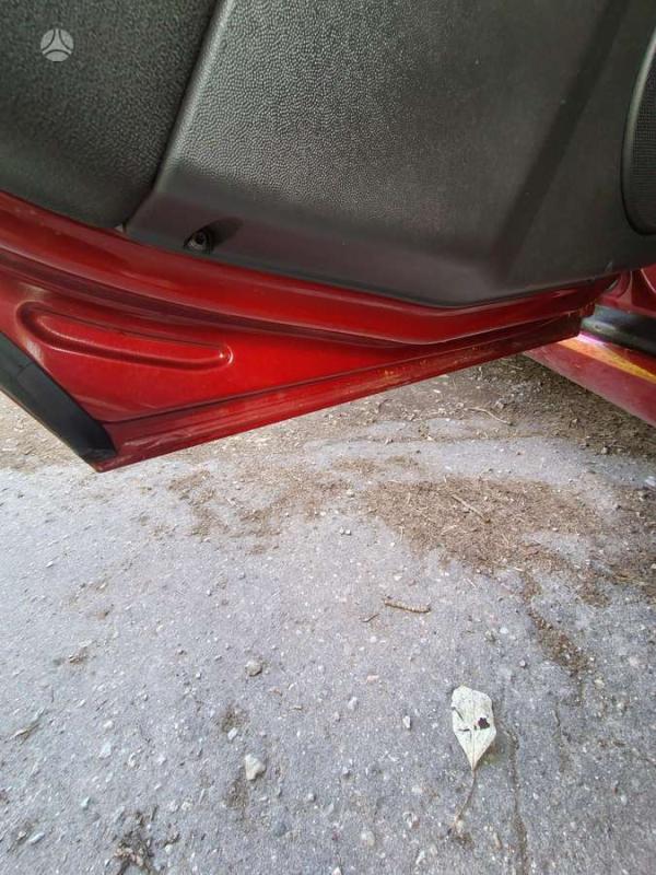 Sarkans Opel Vectra 2006 Panevēža, ar dzinēja tilpumu 1.91 L un nobraukumu 176 tūkst. km par 1000 €, foto 9 vietnē AUTOMOTO.COM.LV