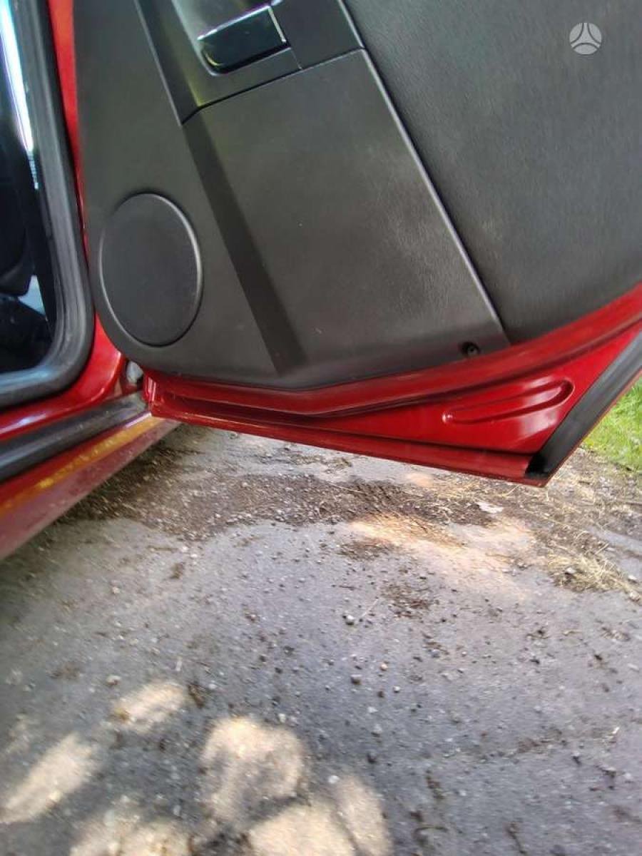 Sarkans Opel Vectra 2006 Panevēža, ar dzinēja tilpumu 1.91 L un nobraukumu 176 tūkst. km par 1000 €, foto 12 vietnē AUTOMOTO.COM.LV