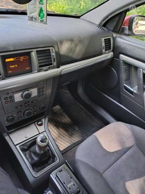 Sarkans Opel Vectra 2006 Panevēža, ar dzinēja tilpumu 1.91 L un nobraukumu 176 tūkst. km par 1000 €, foto 15 vietnē AUTOMOTO.COM.LV