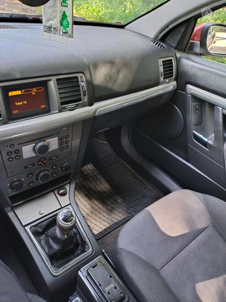 Sarkans Opel Vectra 2006 Panevēža, ar dzinēja tilpumu 1.91 L un nobraukumu 176 tūkst. km par 1000 €, foto 15 vietnē AUTOMOTO.COM.LV