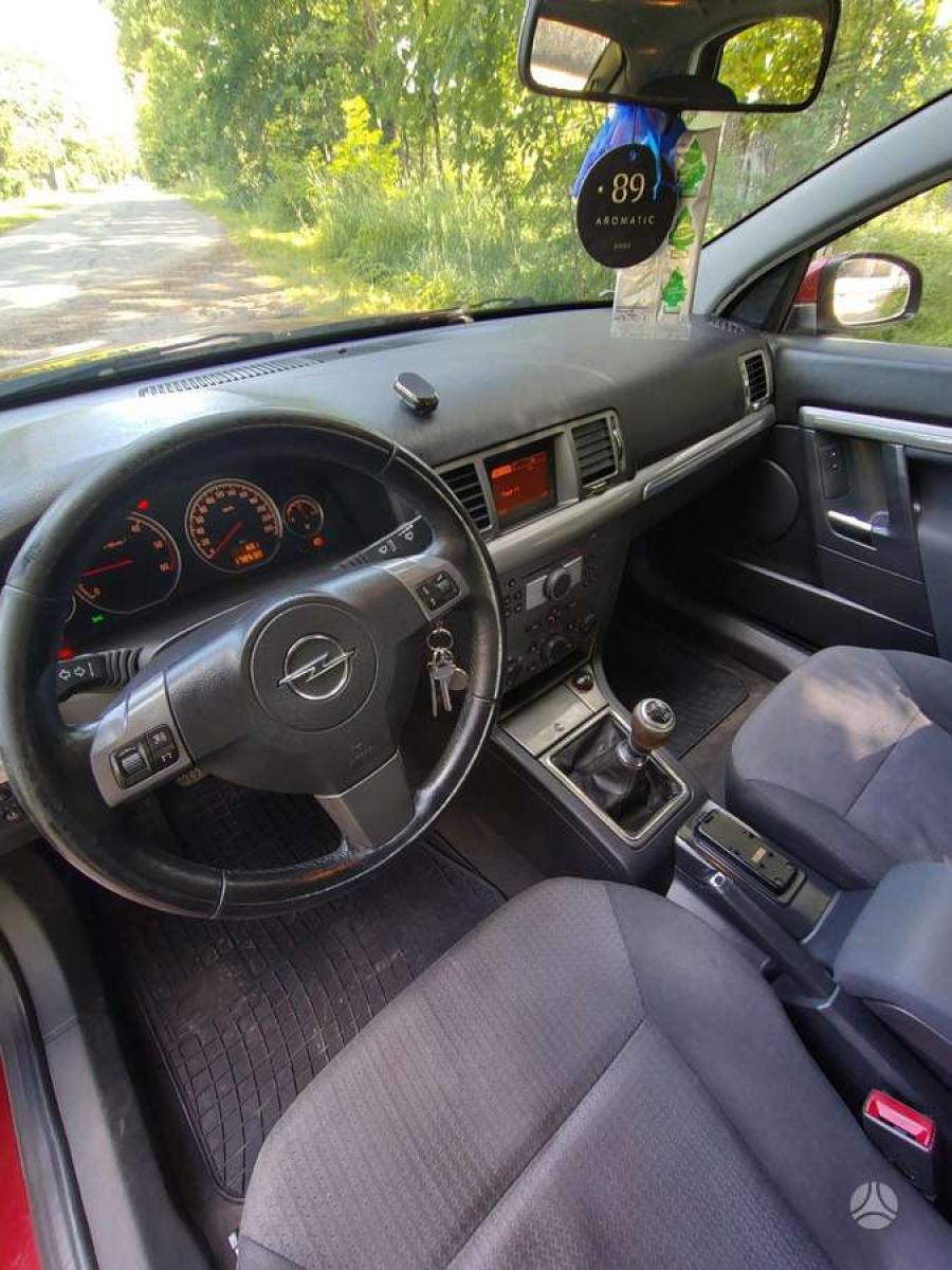 Sarkans Opel Vectra 2006 Panevēža, ar dzinēja tilpumu 1.91 L un nobraukumu 176 tūkst. km par 1000 €, foto 16 vietnē AUTOMOTO.COM.LV