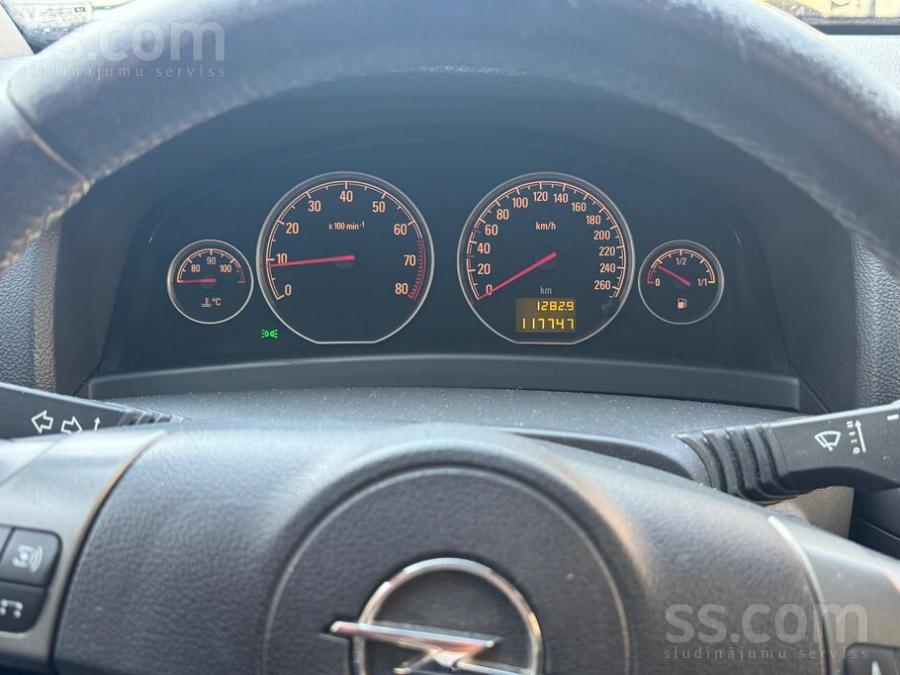 Red Opel Vectra 2007 in Riga, with an engine capacity of 1.80 L and mileage of 118 thousand km for 2800 €, photo 7 on AUTOMOTO.COM.LV