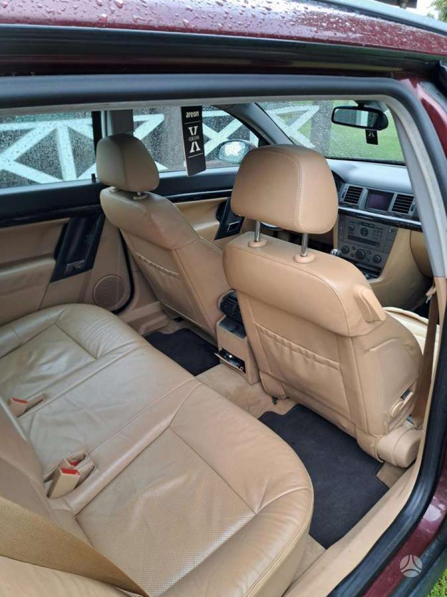 Red Opel Vectra 2004 in Trakai, with an engine capacity of 1.99 L and mileage of 348 thousand km for 580 €, photo 3 on AUTOMOTO.COM.LV