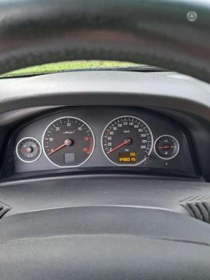 Red Opel Vectra 2004 in Trakai, with an engine capacity of 1.99 L and mileage of 348 thousand km for 580 €, photo 9 on AUTOMOTO.COM.LV