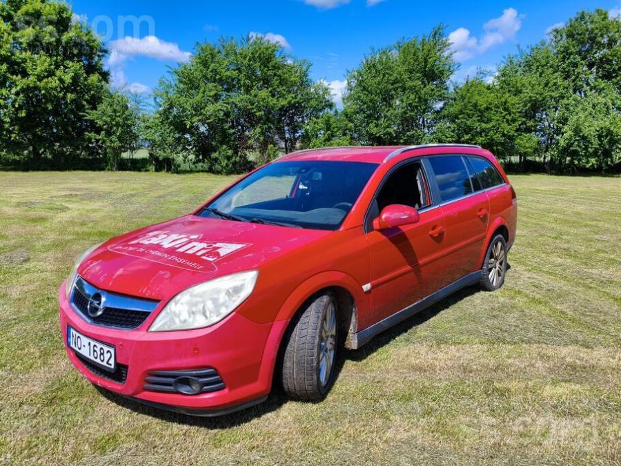 Red Opel Vectra 2006 in Riga, with an engine capacity of 1.90 L and mileage of 362 thousand km for 300 €, photo 8 on AUTOMOTO.COM.LV