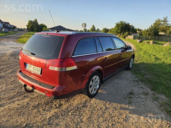 Red Opel Vectra 2008 in Jekabpils, with an engine capacity of 1.90 L and mileage of 496 thousand km for 1600 €, photo 3 on AUTOMOTO.COM.LV