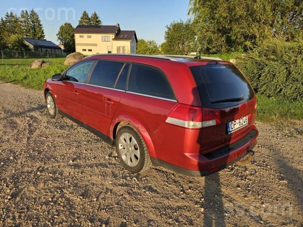 Red Opel Vectra 2008 in Jekabpils, with an engine capacity of 1.90 L and mileage of 496 thousand km for 1600 €, photo 4 on AUTOMOTO.COM.LV