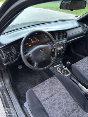 Opel Vectra 1997 Joniškis, ar dzinēja tilpumu 1.60 L un nobraukumu 300 tūkst. km par 500 €, foto 13 vietnē AUTOMOTO.COM.LV