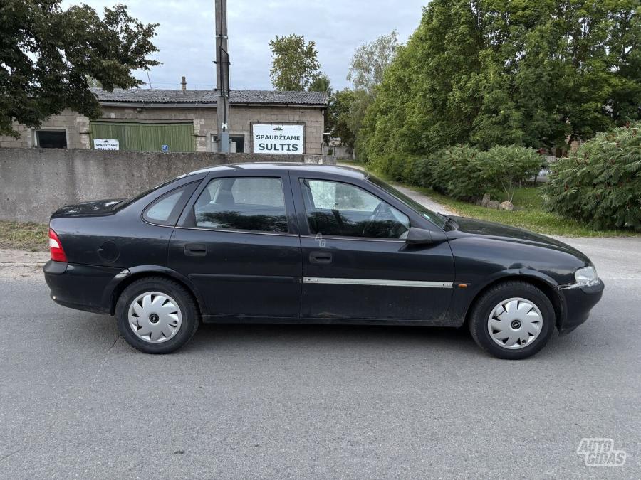 Opel Vectra 1997 Joniškis, ar dzinēja tilpumu 1.60 L un nobraukumu 300 tūkst. km par 500 €, foto 7 vietnē AUTOMOTO.COM.LV