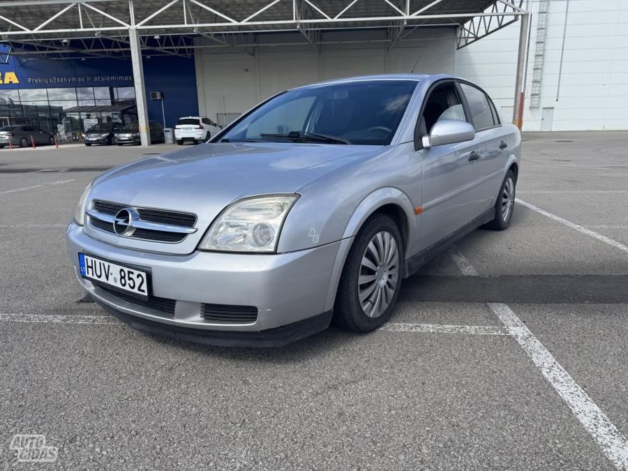 Opel Vectra 2002 in Klaipeda, with an engine capacity of 2.20 L and mileage of 306 thousand km for 1350 €, photo 1 on AUTOMOTO.COM.LV