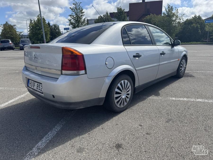 Opel Vectra 2002 in Klaipeda, with an engine capacity of 2.20 L and mileage of 306 thousand km for 1350 €, photo 6 on AUTOMOTO.COM.LV