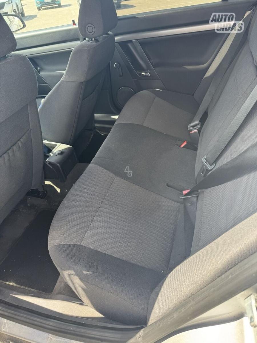 Opel Vectra 2002 in Klaipeda, with an engine capacity of 2.20 L and mileage of 306 thousand km for 1350 €, photo 10 on AUTOMOTO.COM.LV