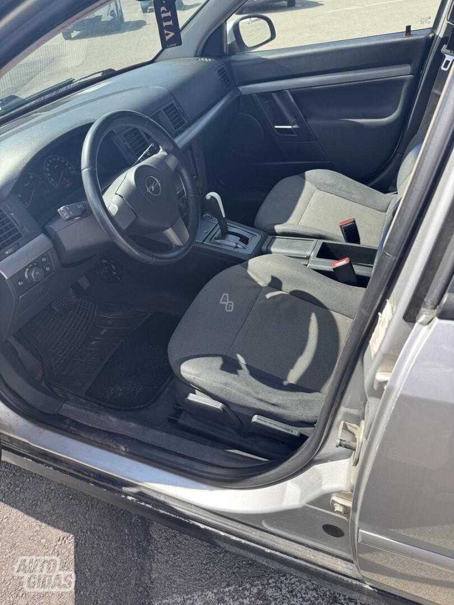 Opel Vectra 2002 in Klaipeda, with an engine capacity of 2.20 L and mileage of 306 thousand km for 1350 €, photo 12 on AUTOMOTO.COM.LV