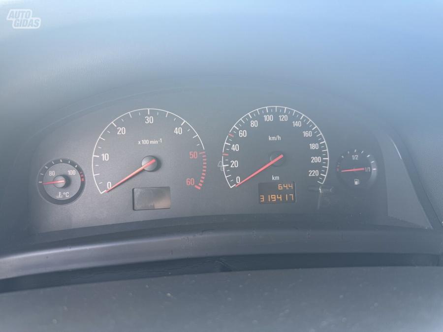 Opel Vectra 2002 in Klaipeda, with an engine capacity of 2.20 L and mileage of 306 thousand km for 1350 €, photo 15 on AUTOMOTO.COM.LV