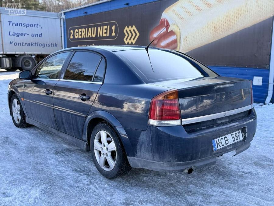 Opel Vectra 2003 in Silute, with an engine capacity of 2.20 L and mileage of 350 thousand km for 680 €, photo 3 on AUTOMOTO.COM.LV