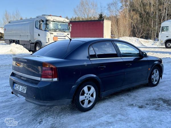 Opel Vectra 2003 in Silute, with an engine capacity of 2.20 L and mileage of 350 thousand km for 680 €, photo 4 on AUTOMOTO.COM.LV