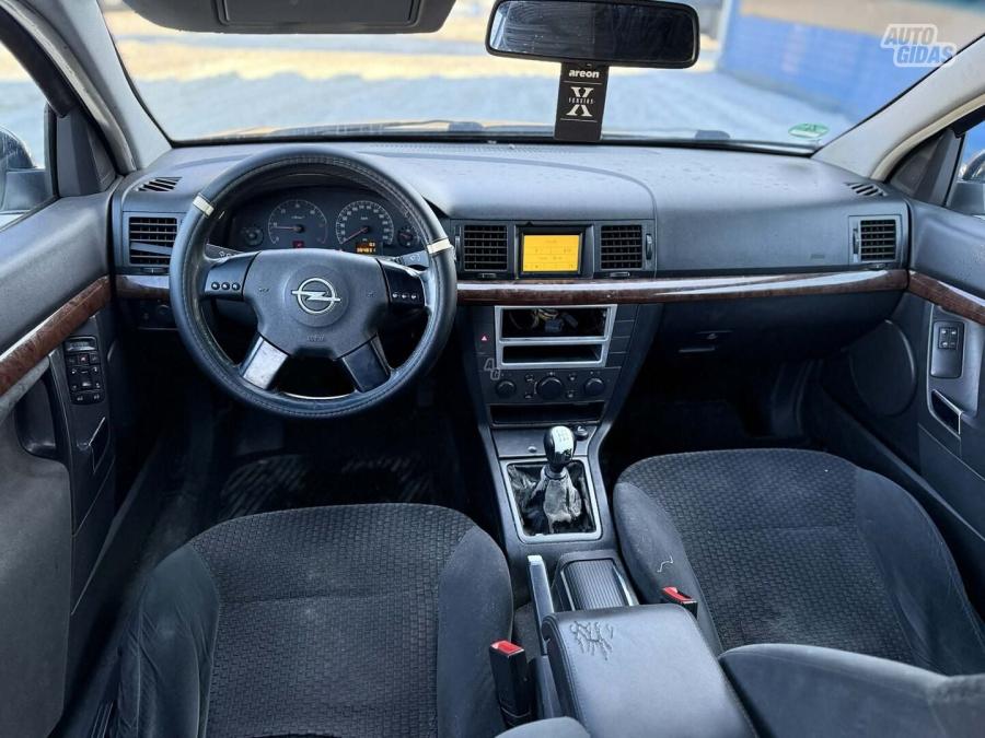 Opel Vectra 2003 in Silute, with an engine capacity of 2.20 L and mileage of 350 thousand km for 680 €, photo 7 on AUTOMOTO.COM.LV