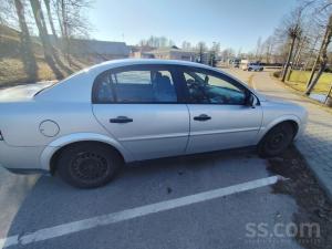 Opel Vectra 2003 in Gulbene, with an engine capacity of 2.20 L and mileage of 312 thousand km for 1350 €, photo 3 on AUTOMOTO.COM.LV